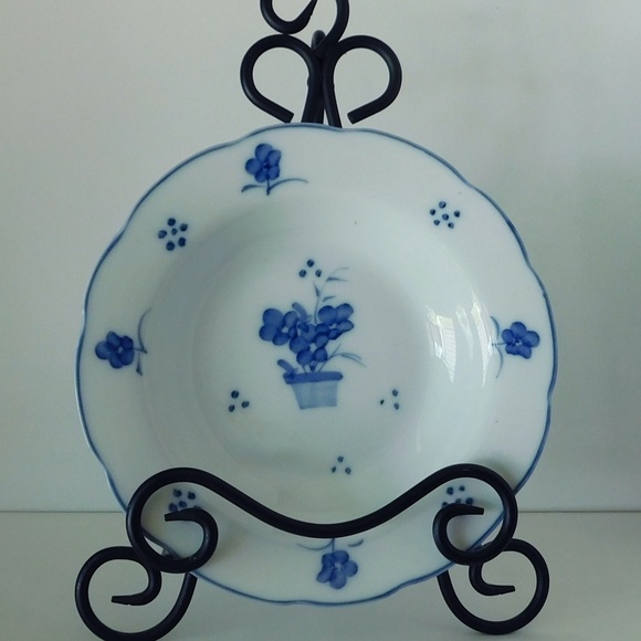 Dining | 7 Pc White Porcelain China Plates And Bowls Blue Flow Ware ...